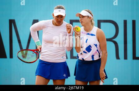 Nicole Melichar-Martinez of the United States & Ellen Perez of ...