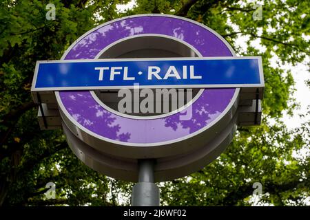 purple Crossrail line (Elizabeth Line) stations route map displays ...