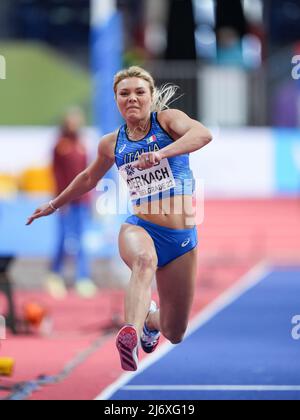 Dariya Derkach jumping at the Belgrade 2022 Indoor World Championship ...