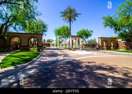 Entry And Exit Gates At Secure Subdivision Stock Photo - Alamy