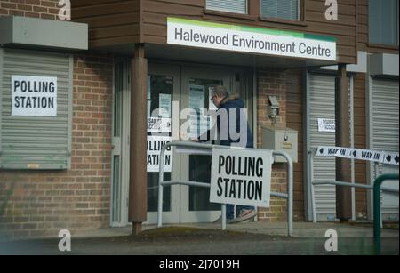 People arriving at the Halewood Environment Centre polling station in ...