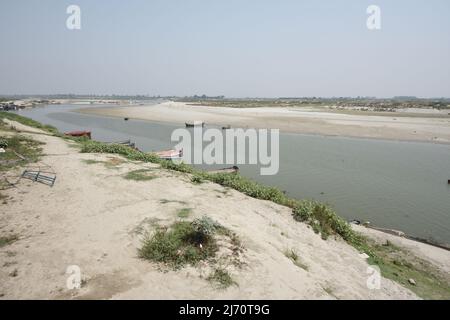 The Ganges at Guptar Ghat or Narayan Ghat. Civil Lines, Kanpur, Uttar ...