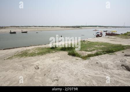 The Ganges at Guptar Ghat or Narayan Ghat. Civil Lines, Kanpur, Uttar Pradesh, India Stock Photo ...