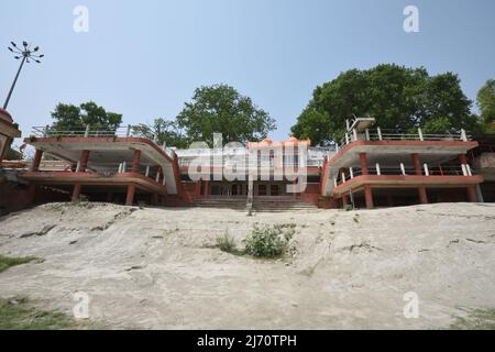 Guptar Ghat or Narayan Ghat along the Ganges. Civil Lines, Kanpur, Uttar Pradesh, India Stock ...