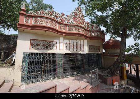 Mandir at the Guptar Ghat or Narayan Ghat along the Ganges. Civil Lines ...