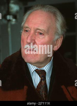 DAVID LODGE. Actor David Lodge Stock Photo - Alamy
