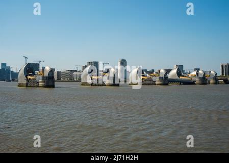 Architecture / civil engineering / Technology: Thames Flood Barrier ...