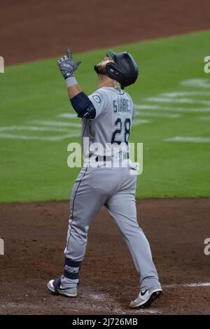 Seattle Mariners third baseman Eugenio Suárez throws out Detroit Tigers ...