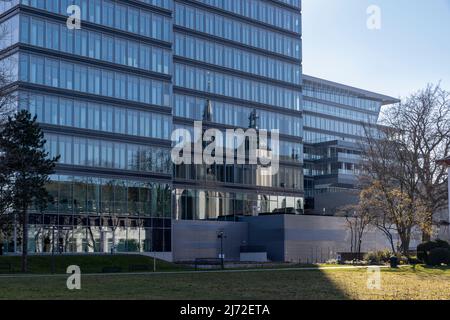 Modern Lanxess headquarters building in Cologne spring skyline Stock ...