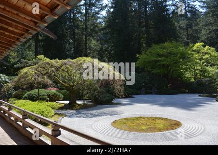 The Flat Garden and Pavilion Gallery at the Portland Japanese Garden in ...