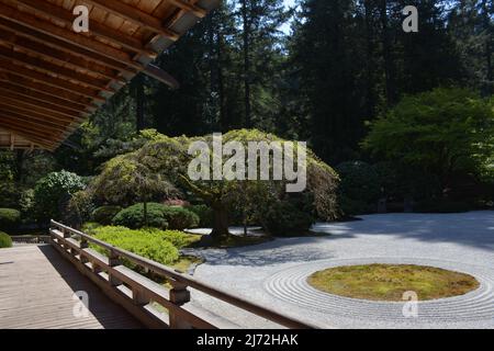 The Flat Garden and Pavilion Gallery at the Portland Japanese Garden in ...