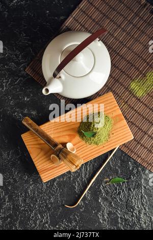 Bamboo mat with hojicha powder on black background, closeup Stock Photo ...