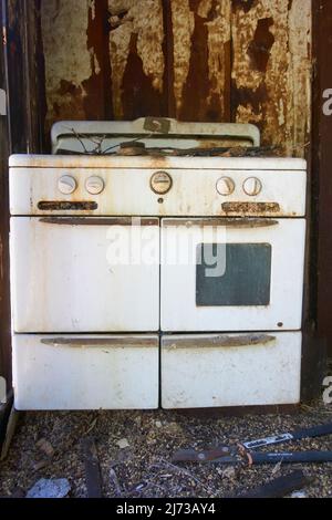 Abandoned cabin in the mountains of Winkleman, Arizona Stock Photo - Alamy