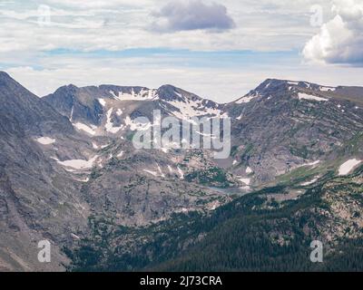 Superb landscape of Alpine Ridge Trail at Rocky Mountain National Park ...