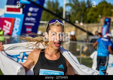 Gerda Steyn on the Winners Podium of the 2022 Two Oceans Ultra Marathon ...