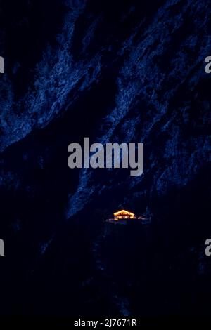 The illuminated Mittenwalder Hütte above Mittenwald in the Karwendel at ...