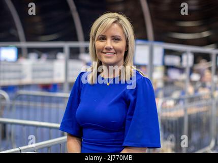 dup-assembly-candidate-diane-forsythe-speaking-with-her-father-glynn