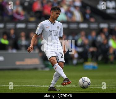 Kyle Naughton #26 of Swansea City arrives ahead of the Sky Bet ...
