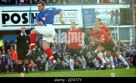 PORTSMOUTH V MAN UTD DAVID UNSWORTH 2004 Stock Photo - Alamy