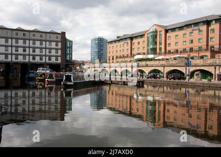 Straddle Warehouse, Victoria Quays, Sheffield Stock Photo - Alamy