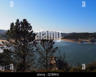 Route to the Gorliz Lighthouse, from the beach and between cliffs ...