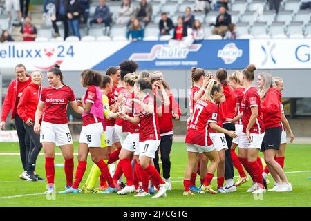 Freiburg, Germany. 08/05/2022, Players of Freiburg celebrate their ...