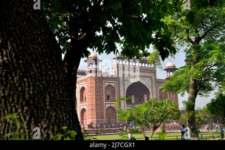 South Grand entrance gate of Taj Mahal Stock Photo - Alamy