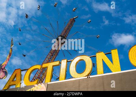 Funfair, fair, chain carousel, Aeronaut 1880, 80 metres high ...