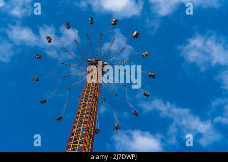 Funfair, fair, chain carousel, Aeronaut 1880, 80 metres high ...