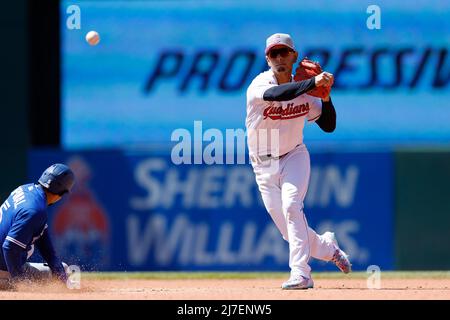 Toronto Blue Jays shortstop Andrés Giménez (0) forces out Los Angeles ...