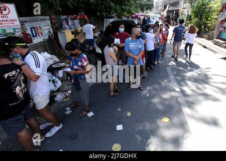 Philippines. 9th May, 2022. Voters looking their name on the voting ...