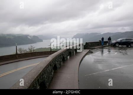 Vista House sits on the cliffside overlooking the Columbia River Gorge ...