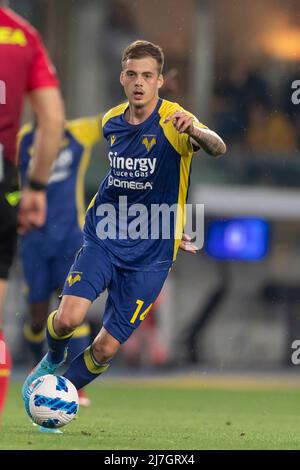 Ivan Ilic of Hellas Verona during the Serie A match at Giuseppe Meazza ...