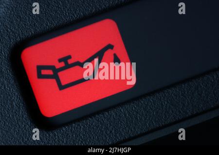 oil pressure warning light in car dashboard Stock Photo - Alamy