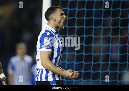 Lee Gregory #9 of Sheffield Wednesday Celebrates scoring a goal to make ...