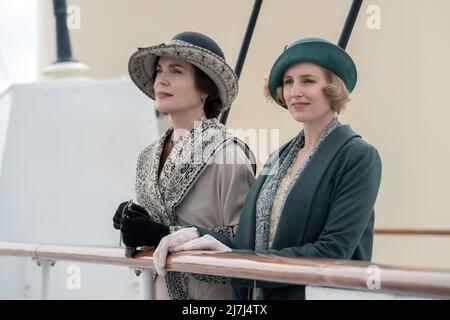 DOWNTON ABBEY, from left: Elizabeth McGovern, Harry Haddon-Paton, Laura ...