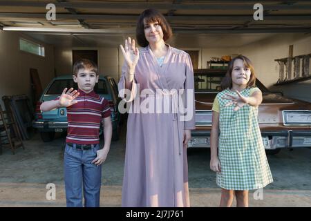 CANDY, from left: Melanie Lynskey as Betty Gore, Pablo Schreiber as ...