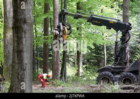 Neustrelitz, Germany. 10th May, 2022. During a practical demonstration ...