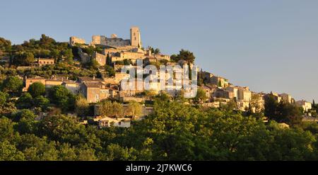 General view of the Lacoste medieval village in the Luberon known for ...