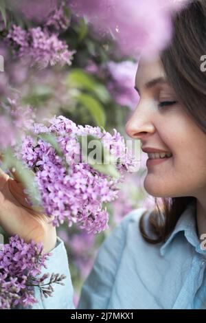 Lilac flowers bush in blooming garden on sunset, amazing close up Stock ...