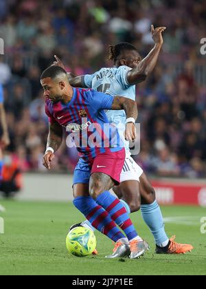 Joseph Aidoo and Memphis Depay during the match between FC Barcelona ...