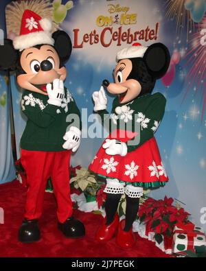 LOS ANGELES - DEC 11: Mickey Mouse, Minnie Mouse at the "Disney on Ice ...