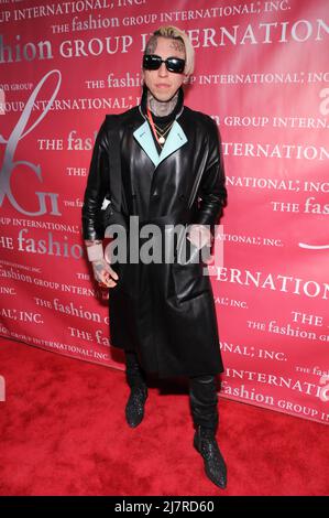 Chris Lavish at New York Fashion Week 2022 September - photos by Nadja ...
