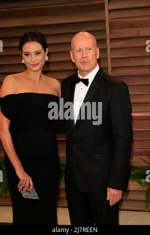 LOS ANGELES - MAR 2: Emma Hemming, Bruce WIllis at the 2014 Vanity Fair ...