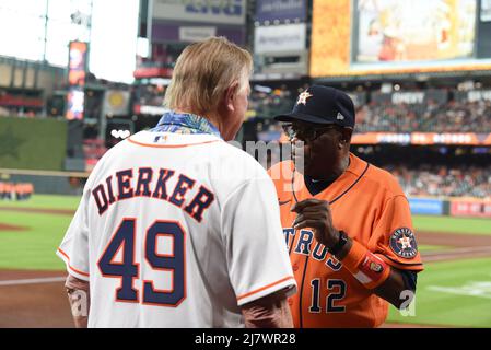 Former Houston Astros pitcher J.R. Richard throws out the ceremonial ...