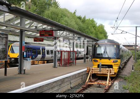 Platforms at Bradford Forster Square railway station Stock Photo - Alamy