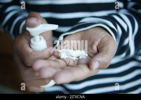 young men using sunscreen cream Stock Photo - Alamy