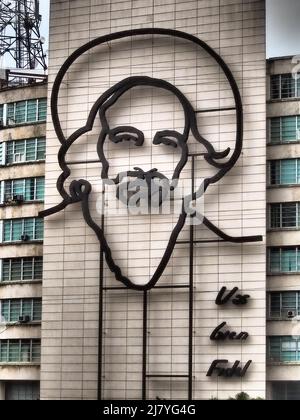 Art depicting Fidel Castro looms over Revolutionary Square in Havana ...