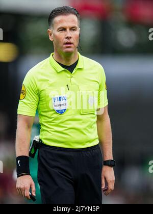 DEVENTER - Referee Danny Makkelie during the Dutch Eredivisie match ...