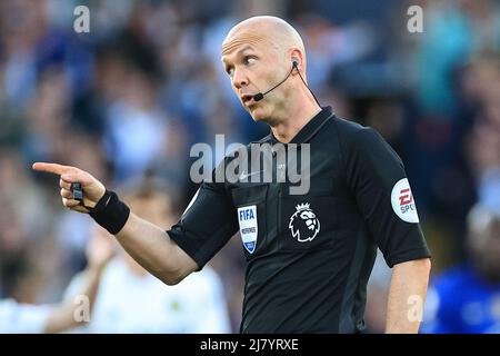 Referee Anthony Taylor gives instructions during the Premier League ...